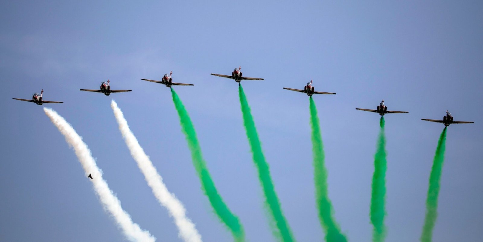 Spectacular Flypast by Pakistan Air Force at the Opening Match of ICC ...