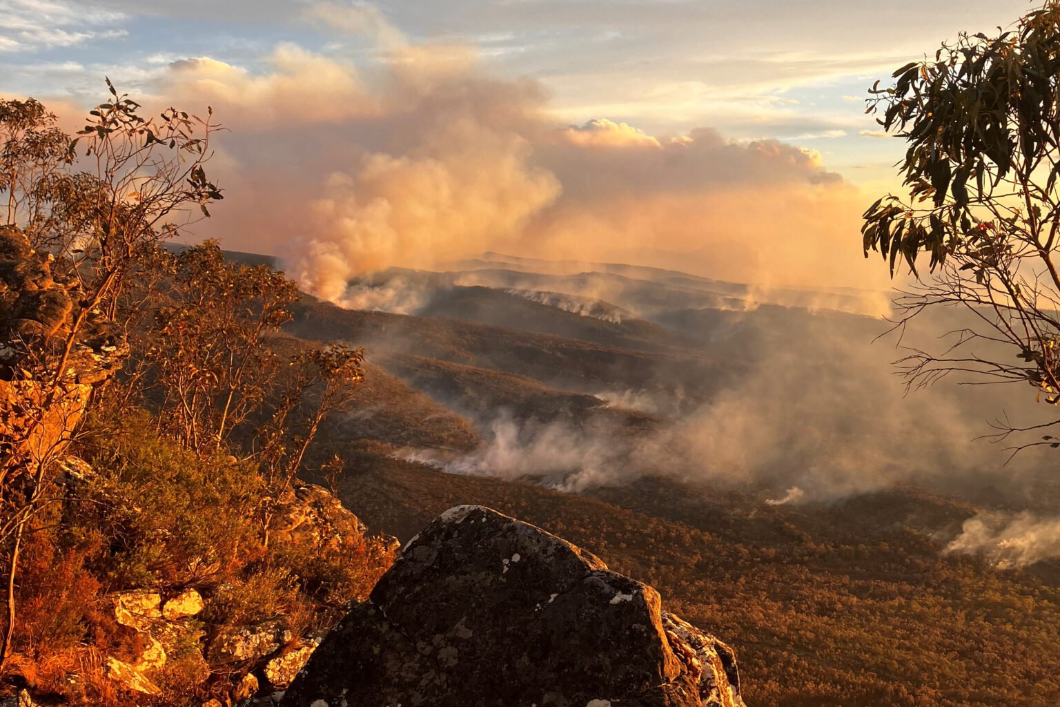 Emergency Warning Issued as Bushfire Rages South of Perth Amid Extreme ...